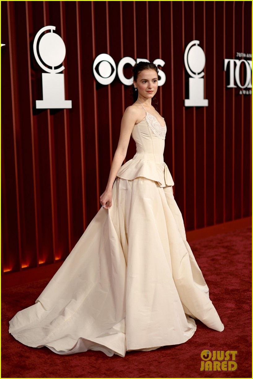 'John Proctor' Nominee Sadie Sink Brings Brother Mitchell as Tony ...