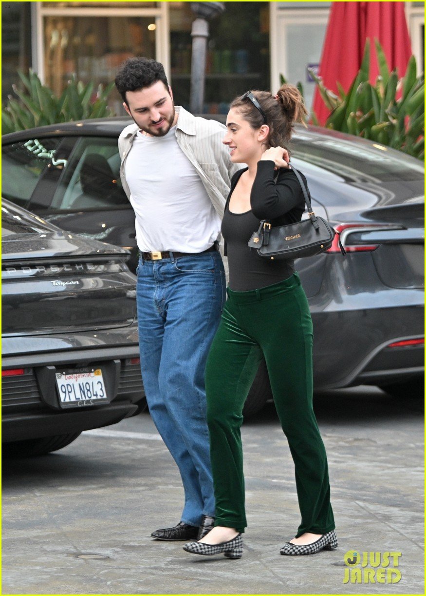 Rachel Sennott & Boyfriend Blake Slatkin Spotted Kissing During Dinner ...