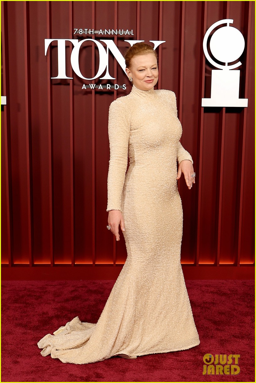 Sarah Snook & Husband Dave Lawson Are Last to Arrive On Tony Awards ...