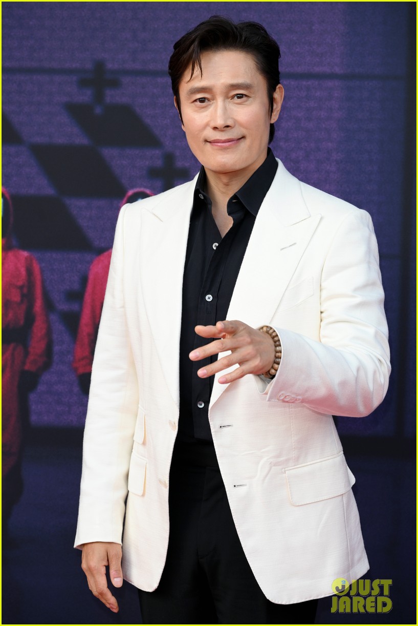 Lee Jung-Jae, Park Gyu-young, & Lee Byung-hun Step Out for 'Squid Game ...