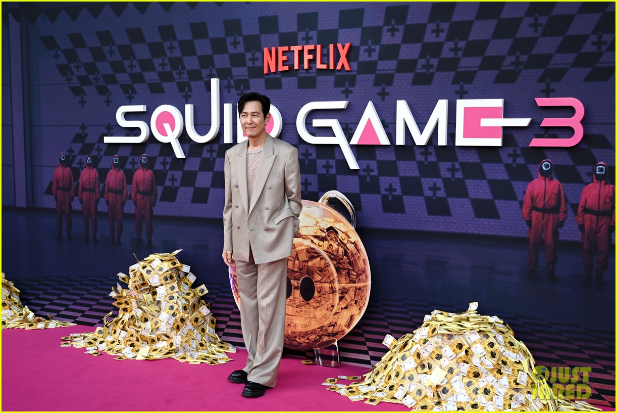 Lee Jung-Jae, Park Gyu-young, & Lee Byung-hun Step Out for 'Squid Game ...