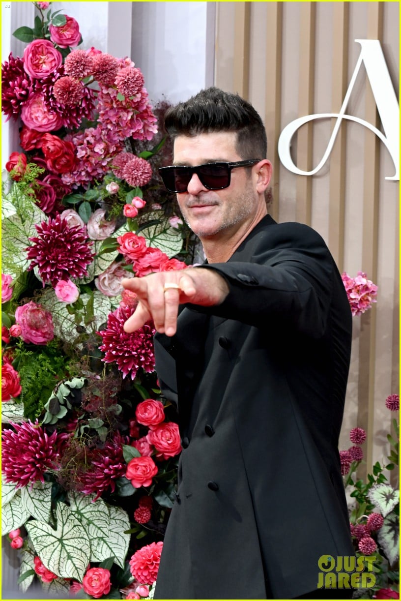 Robin Thicke & New Wife April Love Geary Make First Appearance as ...