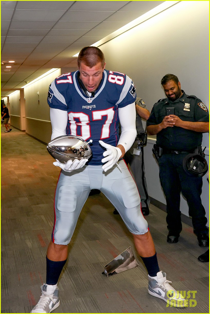 Tom Brady & Rob Gronkowski Break Lombardi Trophy While Playing Catch With It at Fanatics Fest ...