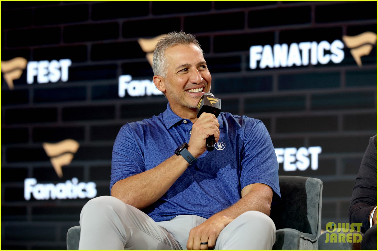 Tom Brady & Rob Gronkowski Break Lombardi Trophy While Playing Catch ...