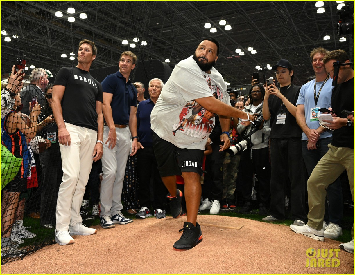 Tom Brady & Rob Gronkowski Break Lombardi Trophy While Playing Catch With It at Fanatics Fest ...