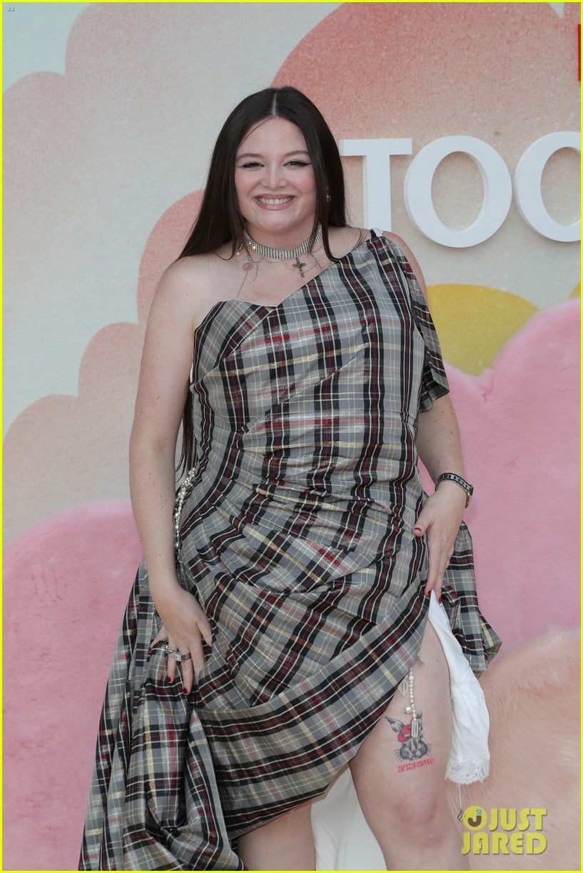 Lena Dunham, Megan Stalter, & Will Sharpe Premiere New Netflix Series ...