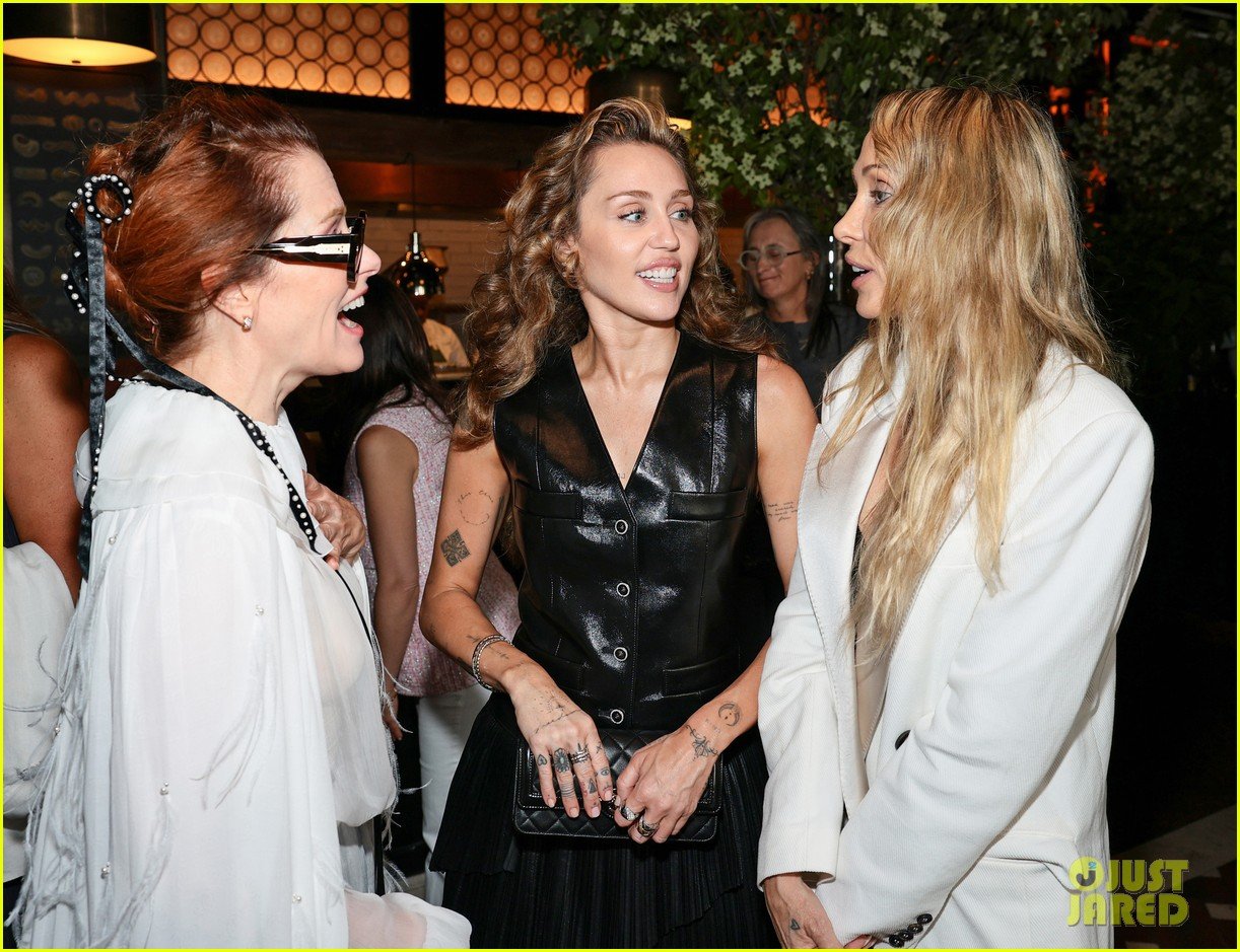Miley Cyrus Joins Mariska Hargitay, Riley Keough, & More Stars at ...