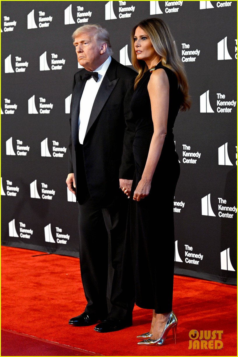 Donald Trump & Wife Melania Booed at 'Les Misérables' Opening Night at ...