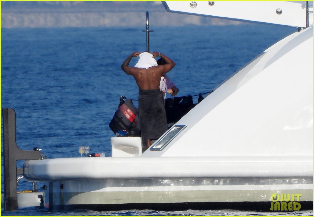 Usher Goes Shirtless During Yacht Day in Italy with Wife Jenn ...
