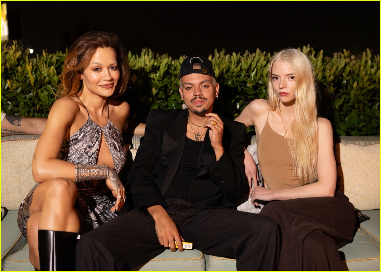 Rita Ora, Alexander Skarsgard, Jessica Simpson, & More Show Support for ...