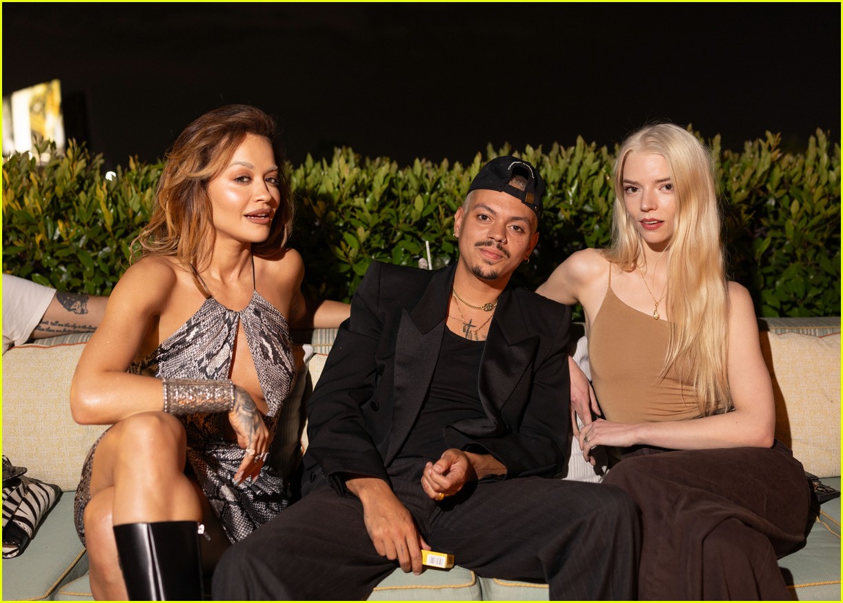 Rita Ora, Alexander Skarsgard, Jessica Simpson, & More Show Support for ...