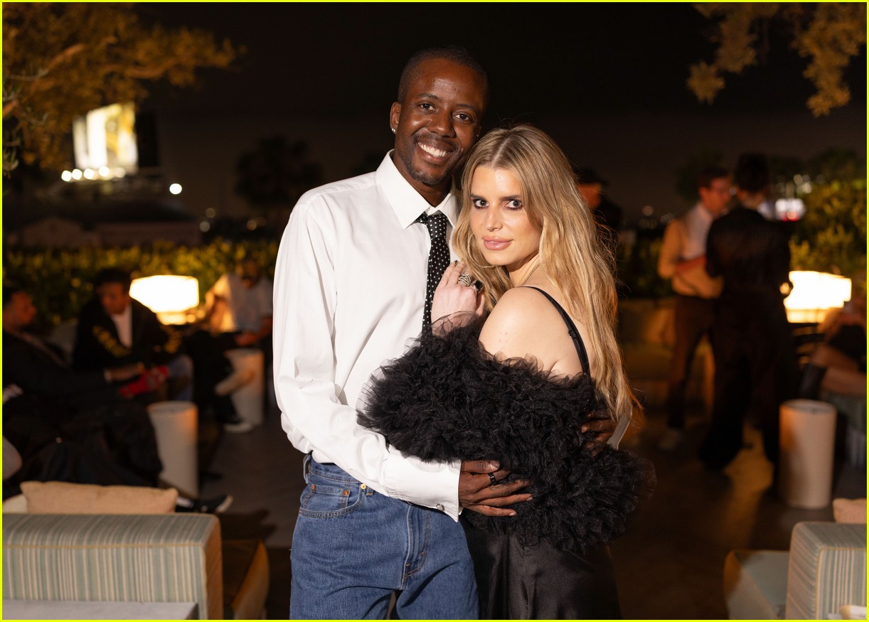 Rita Ora, Alexander Skarsgard, Jessica Simpson, & More Show Support for ...