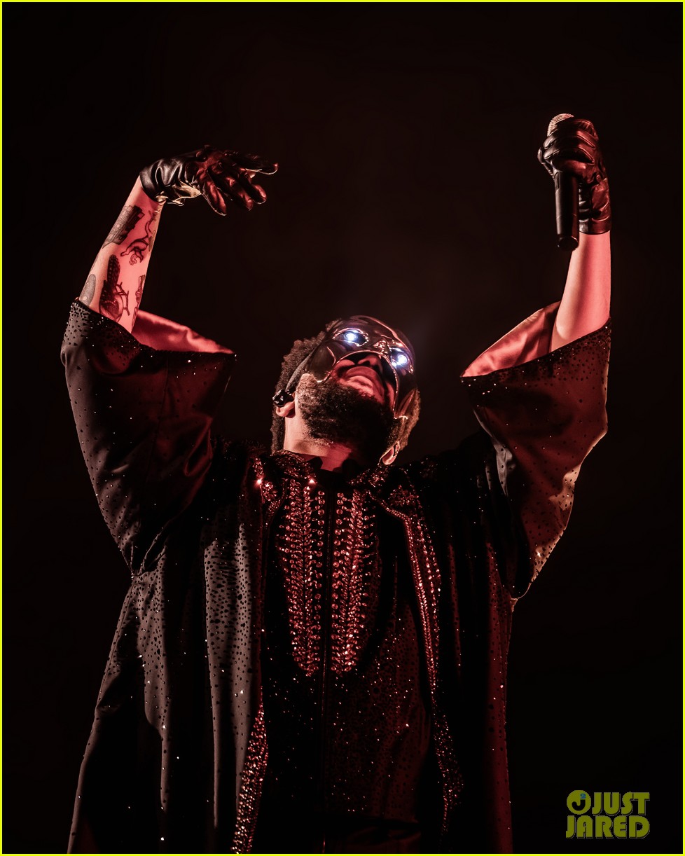 Photo: the weeknd performs at sofi stadium in la 16 | Photo 5176421 ...