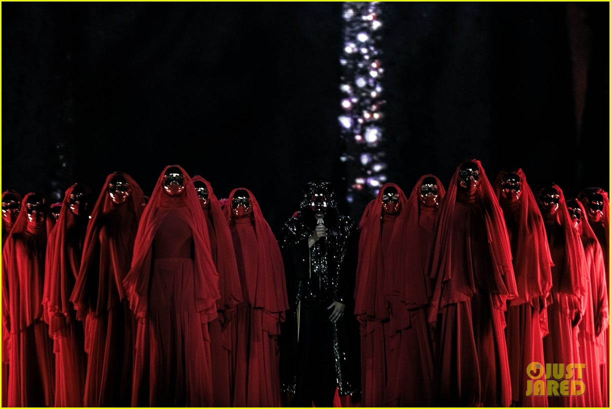 Photo: the weeknd performs at sofi stadium in la 75 | Photo 5176480 ...