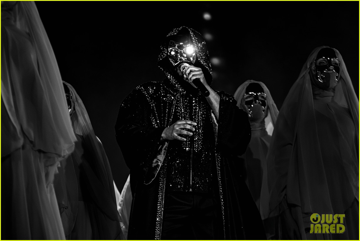 Photo: the weeknd performs at sofi stadium in la 76 | Photo 5176481 ...