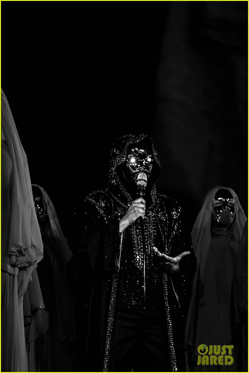 Photo: the weeknd performs at sofi stadium in la 77 | Photo 5176482 ...