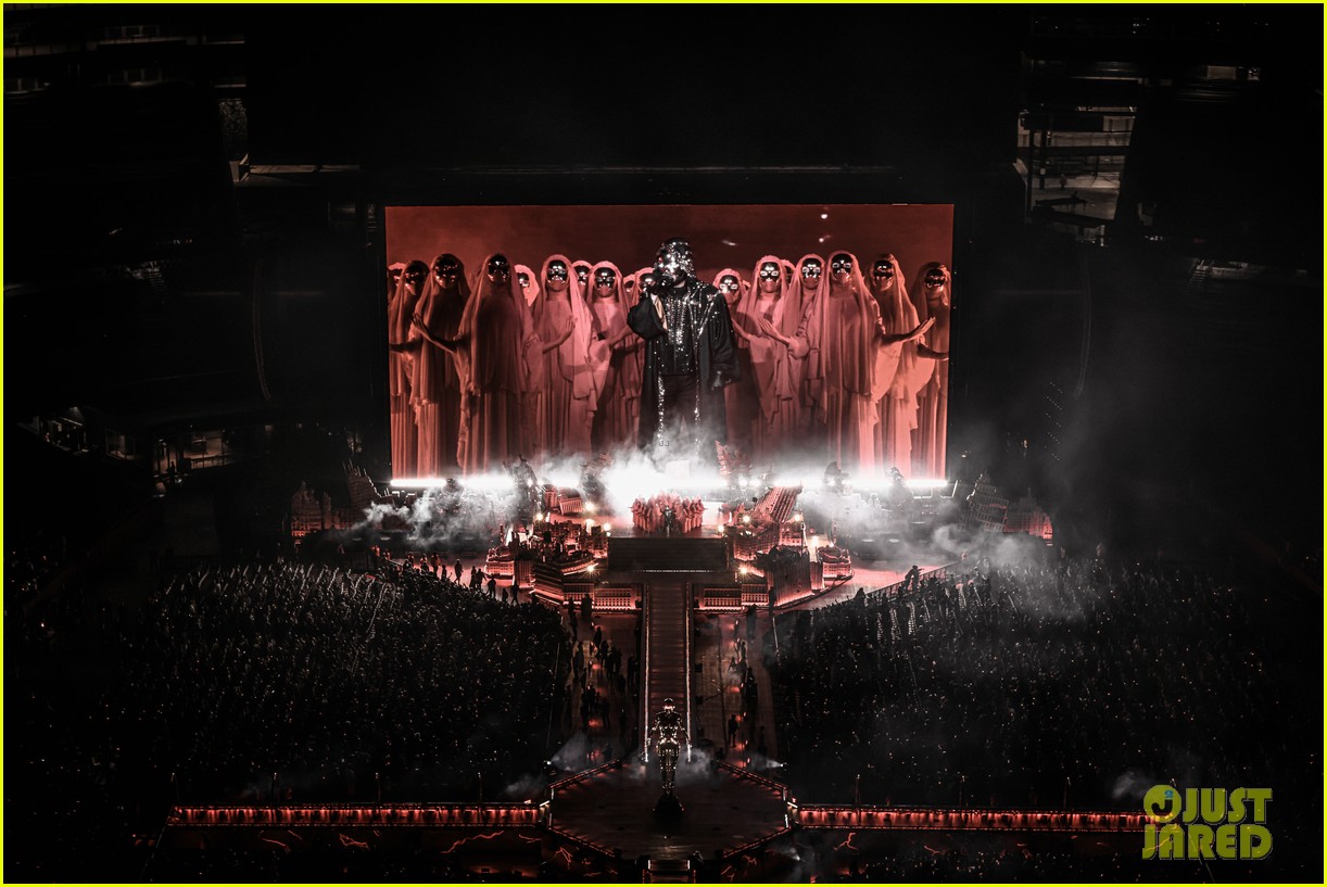 Photo: the weeknd performs at sofi stadium in la 95 | Photo 5176500 ...