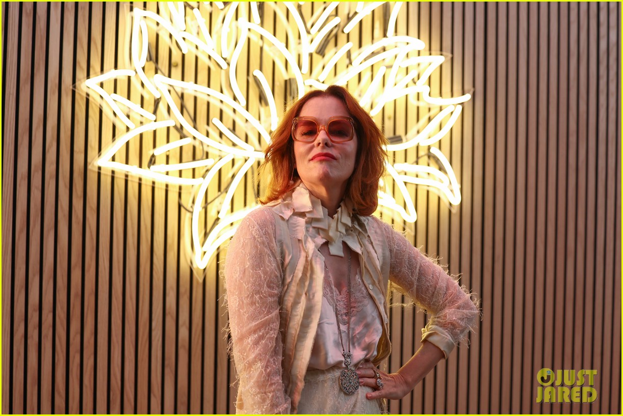 Aimee Lou Wood & Walter Goggins Reunite at 'The White Lotus' FYC Event ...