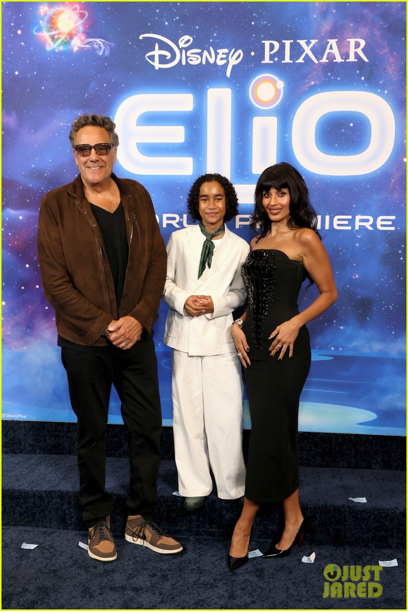 Zoe Saldaña Brings Her 3 Kids to 'Elio' Premiere In Los Angeles: Photo ...
