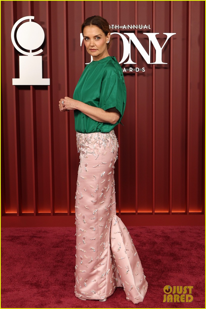 'Our Town' Stars Zoey Deutch, Katie Holmes & Ephraim Sykes Attend Tony Awards 2025: Photo ...