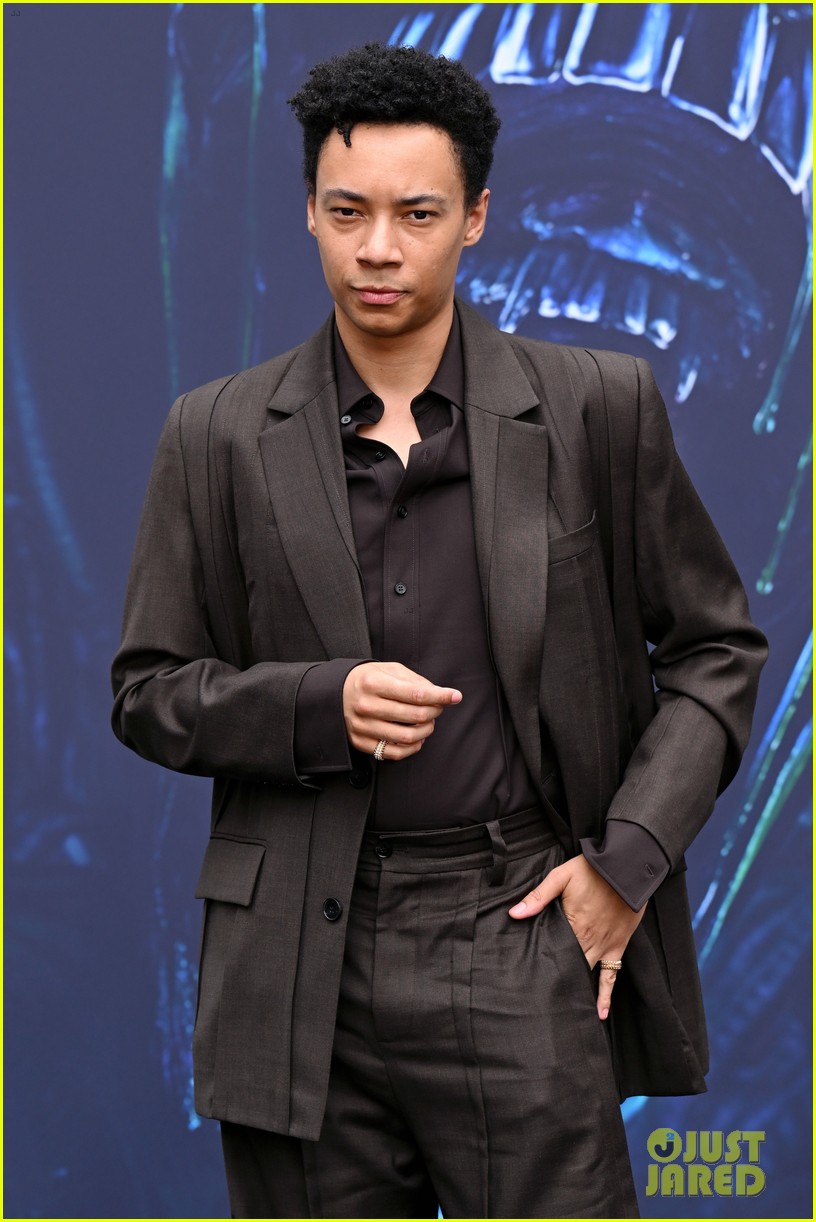 Timothy Olyphant, Sydney Chandler, & More Step Out for 'Alien: Earth ...