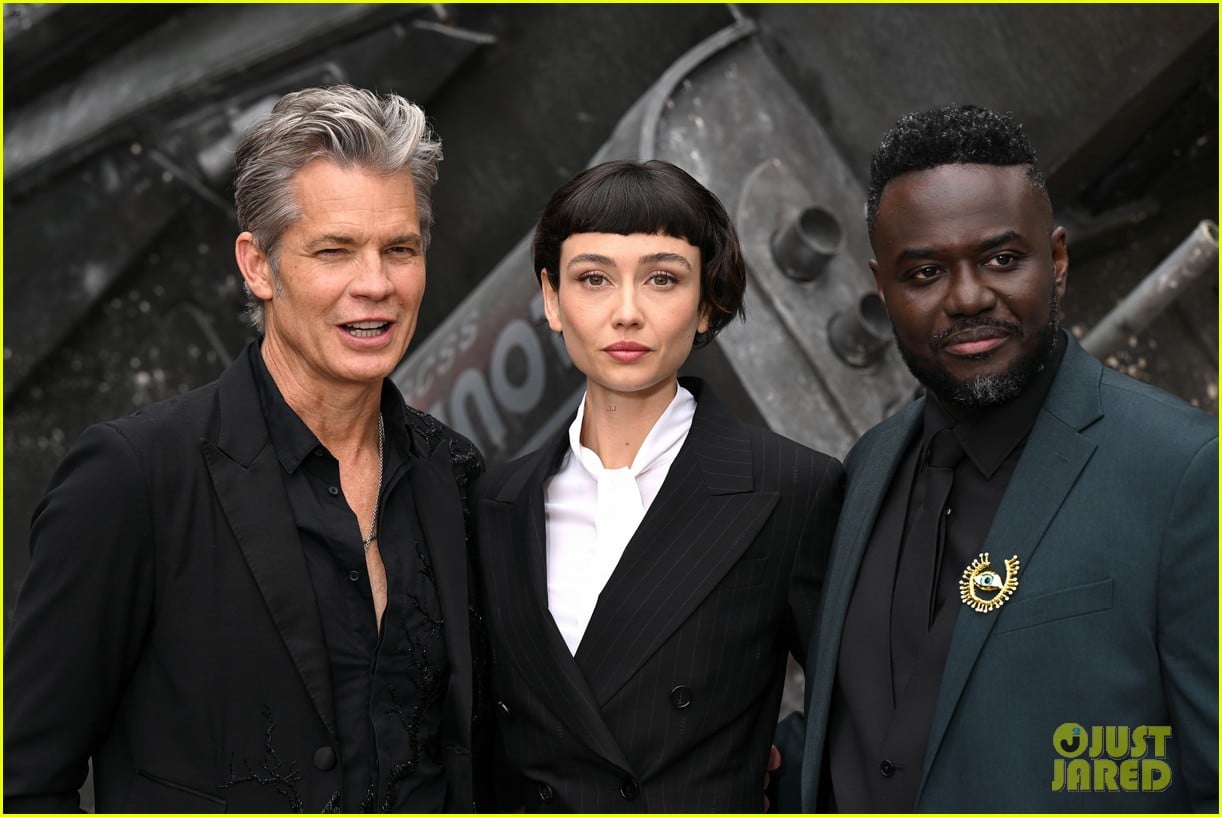 Timothy Olyphant, Sydney Chandler, & More Step Out for 'Alien: Earth ...