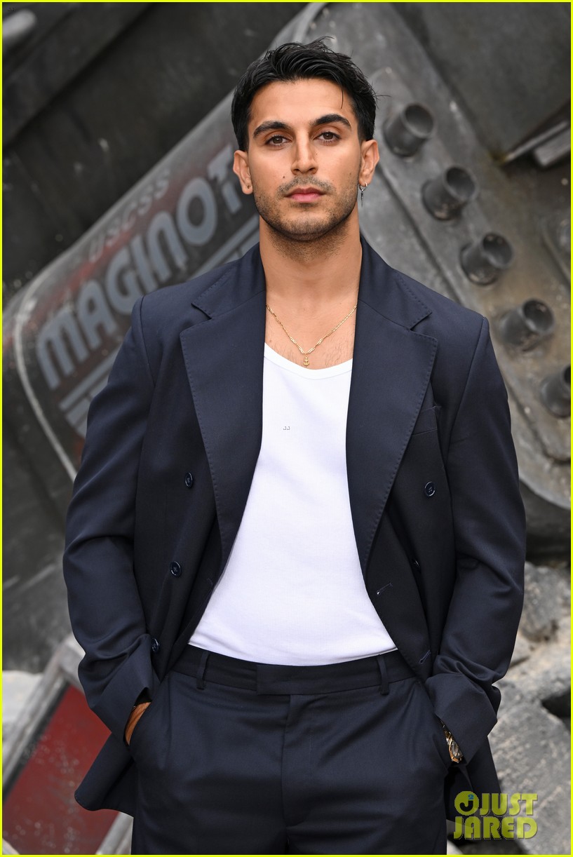 Timothy Olyphant, Sydney Chandler, & More Step Out for 'Alien: Earth ...