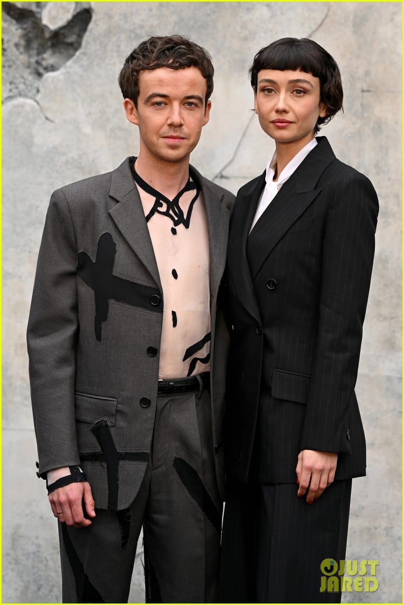 Timothy Olyphant, Sydney Chandler, & More Step Out for 'Alien: Earth ...