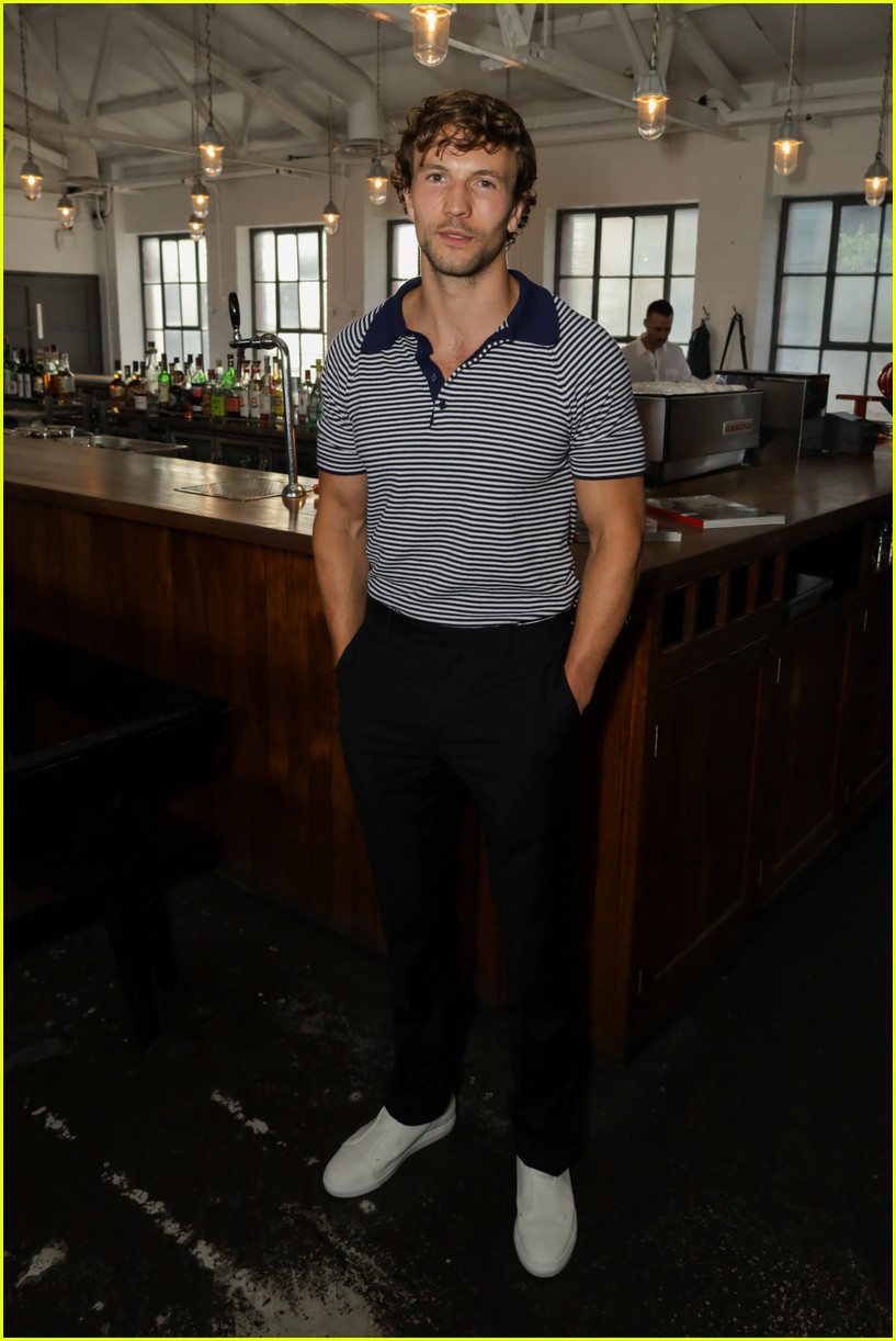 Andrew Scott Bares Buff Arms at Imagine Magazine Launch Event in London ...