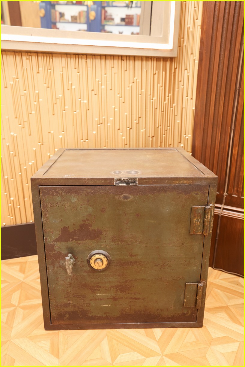 'Big Brother 27' Theme Revealed: See the 43 'Summer of Mystery' Photos ...