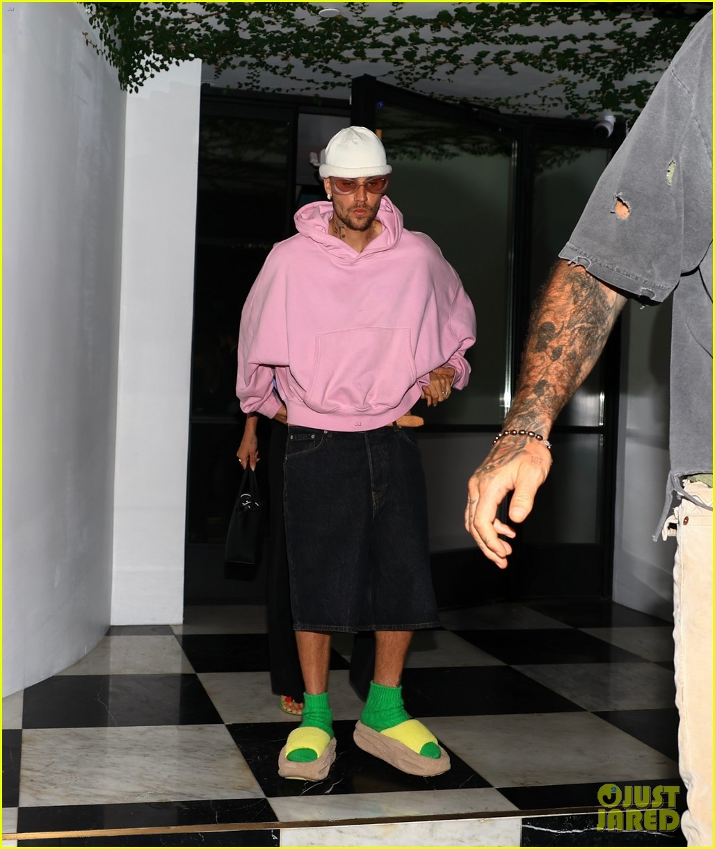 Justin Bieber Celebrates 'Swag' Album Release With Wife Hailey Bieber ...