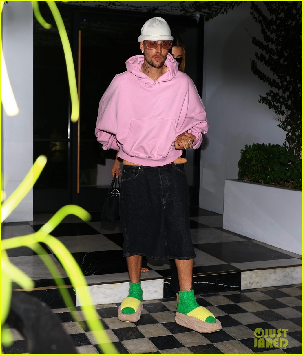 Justin Bieber Celebrates 'Swag' Album Release With Wife Hailey Bieber ...