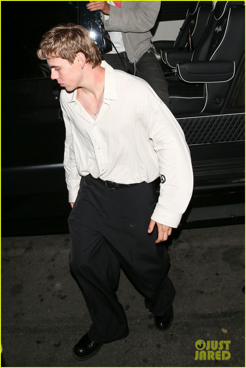 Justin Bieber Celebrates 'Swag' Album Release With Wife Hailey Bieber ...