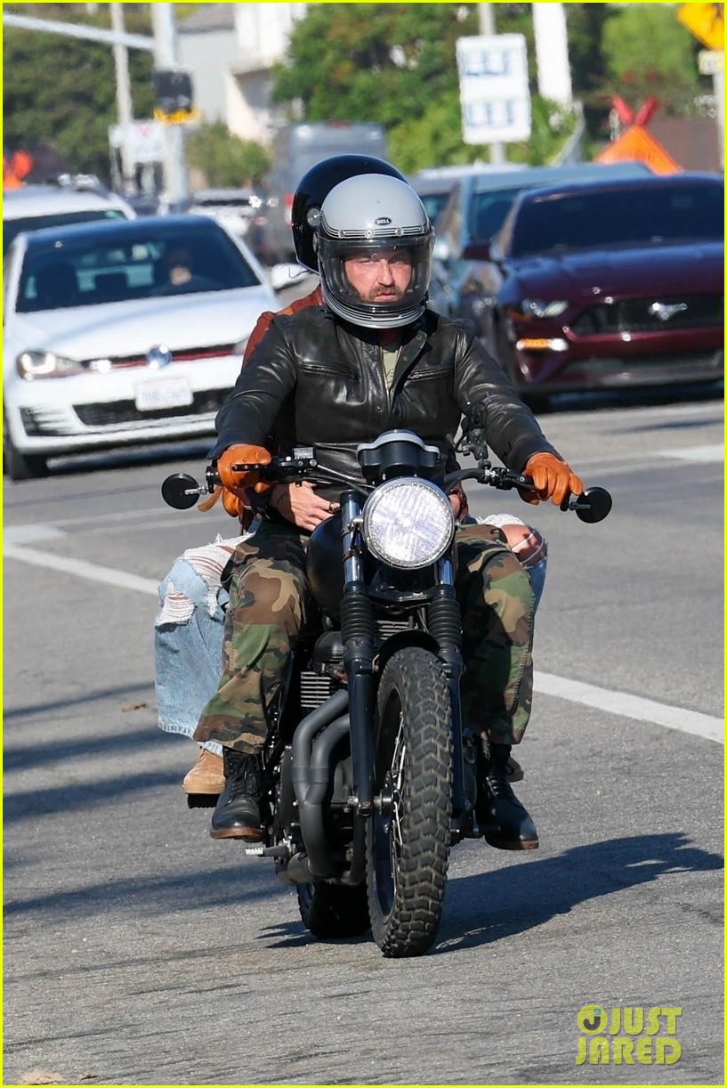 Gerard Butler & Longtime Girlfriend Morgan Brown Spotted on Weekend ...