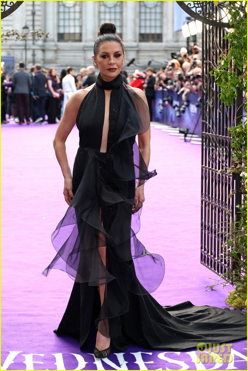 Catherine Zeta-Jones Brings Adorable Niece Ava to 'Wednesday' Season 2 ...