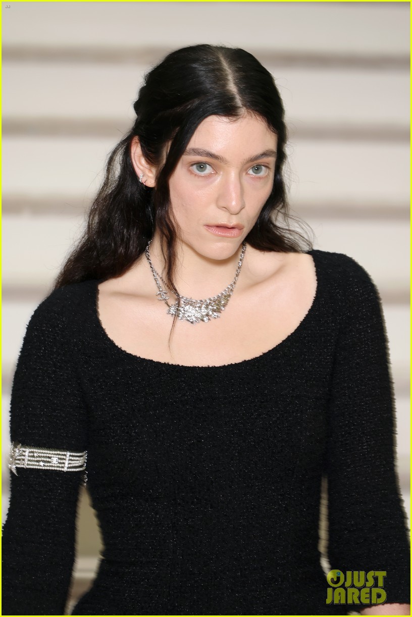 Chanel's Star-Studded Fashion Week Show Brings Out Gracie Abrams, Lorde ...