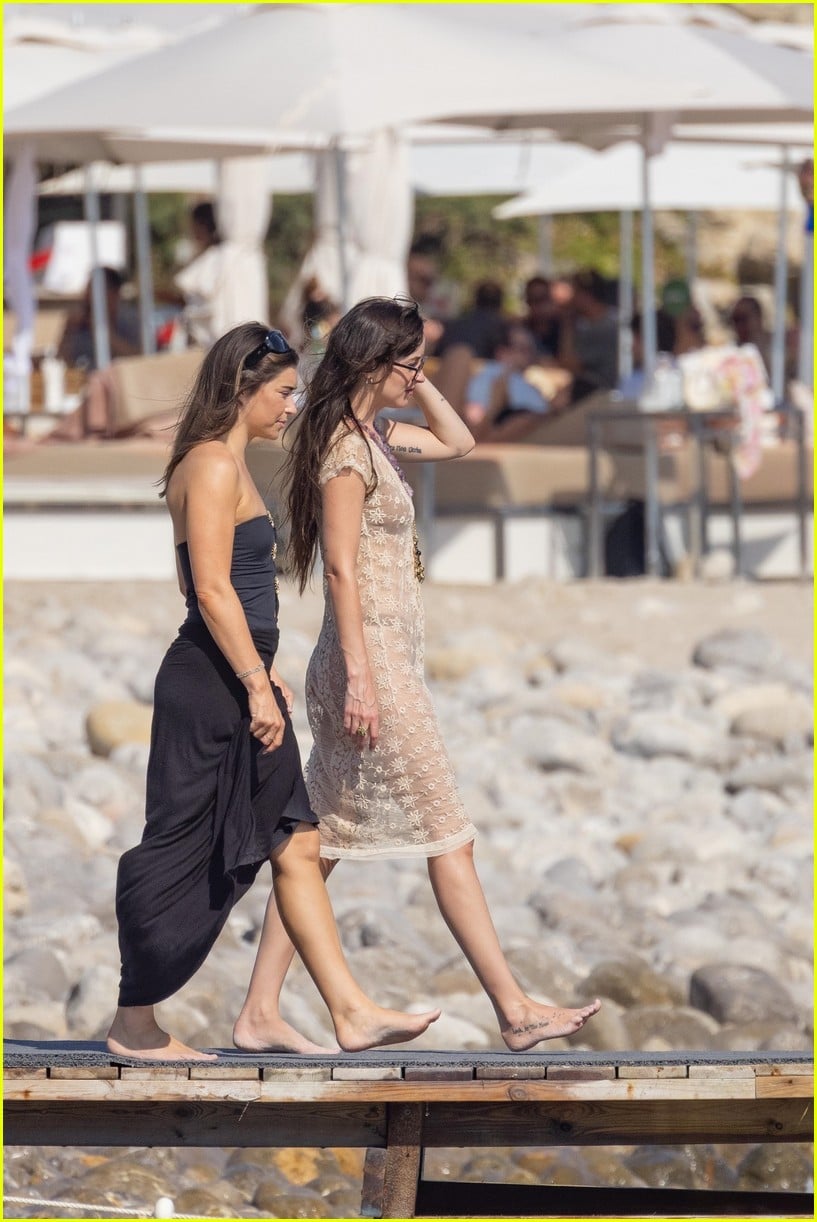 Dakota Johnson & Bikini-Clad Kate Hudson Spend Fourth of July Out by ...