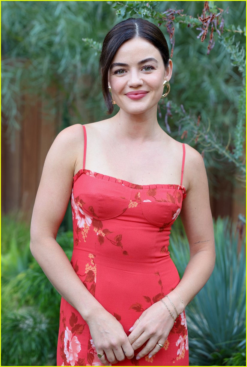 Hilary Duff Hosts a Garden Party at Home to Celebrate the New Fragrance She Just Launched ...