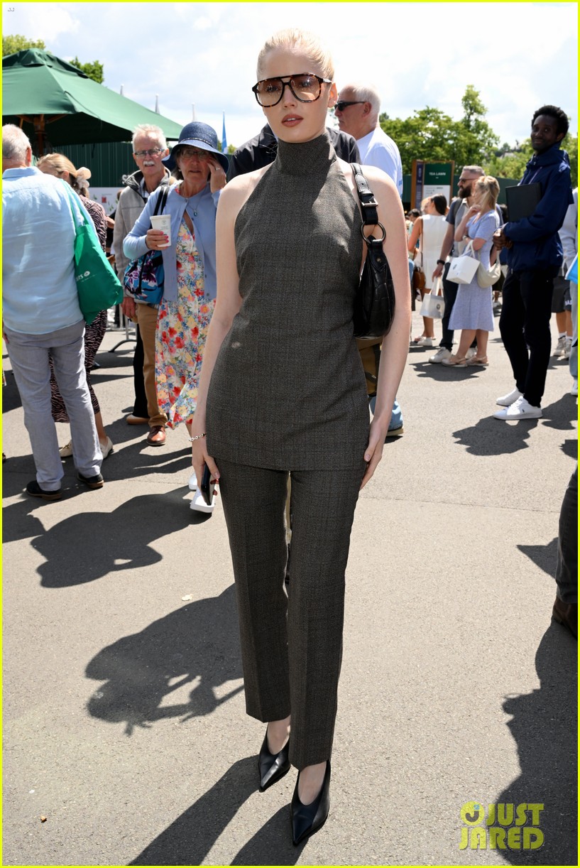 'Willow' Actress Ellie Bamber Cuddles Up to Oliver Overgaard at ...