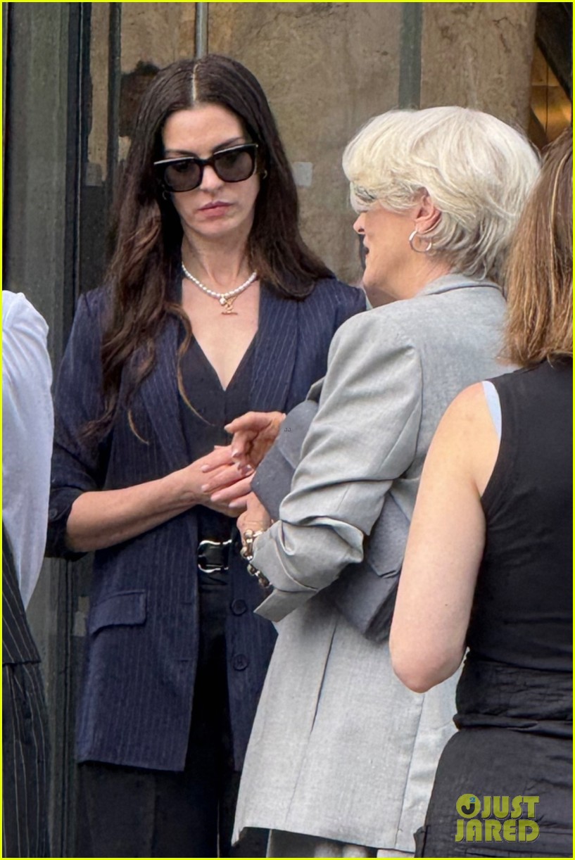 Emily Blunt Joins Anne Hathaway, Meryl Streep & Stanley Tucci to Film 'The Devil Wears Prada 2 ...