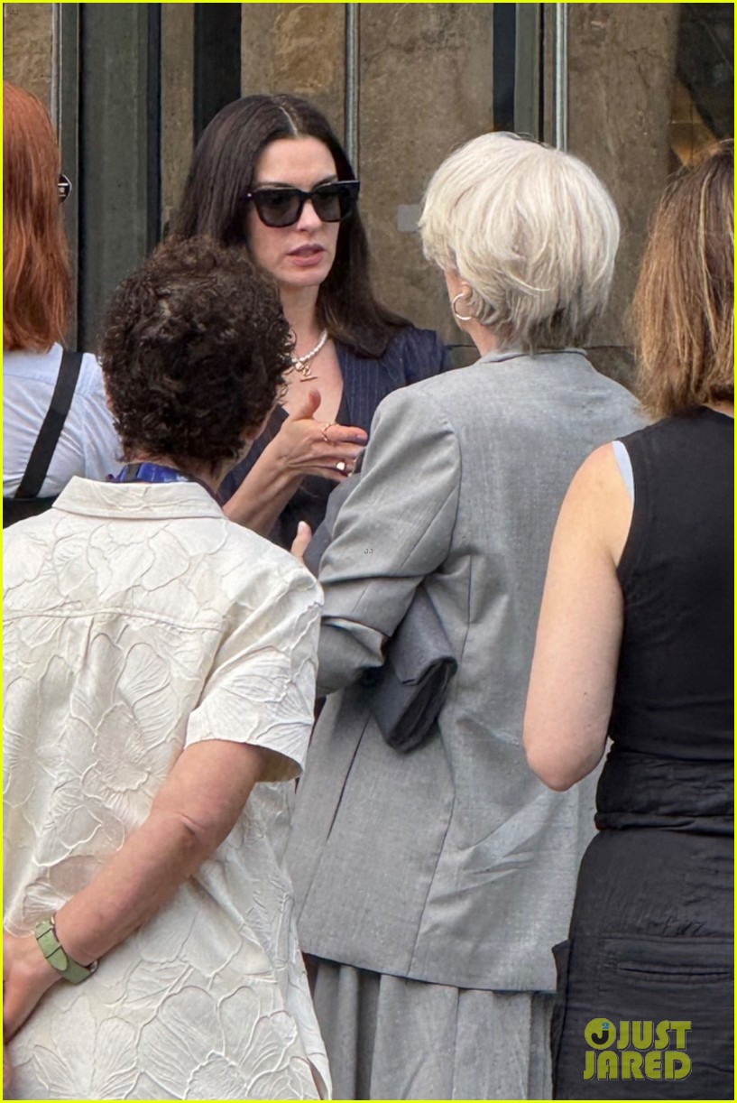 Emily Blunt Joins Anne Hathaway, Meryl Streep & Stanley Tucci to Film 'The Devil Wears Prada 2 ...