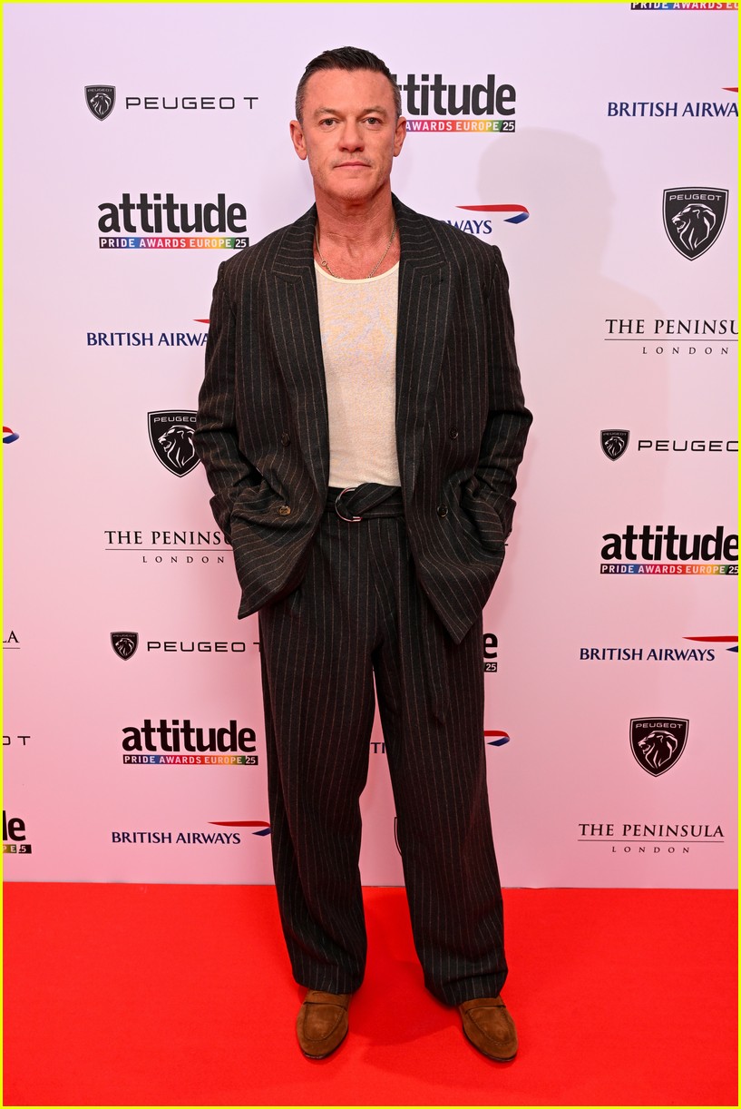 Luke Evans & Boyfriend Fran Tomas Walk the Red Carpet at Attitude Pride ...