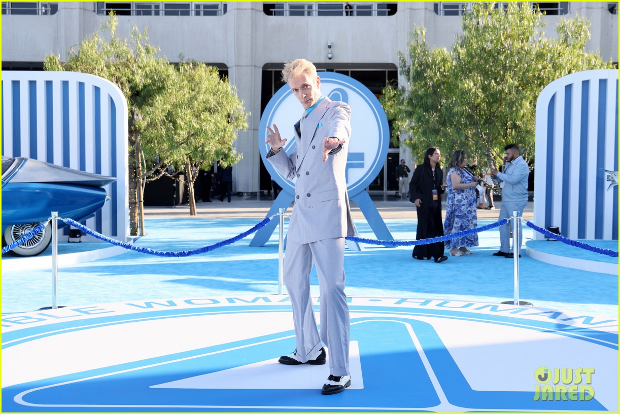 Pedro Pascal & Joseph Quinn Match In White at 'The Fantastic Four ...