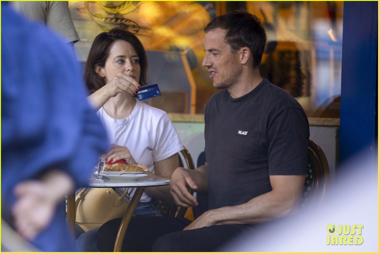 Claire Foy Still Going Strong with Boyfriend Charlie Cunningham, Spotted Looking So Cute ...
