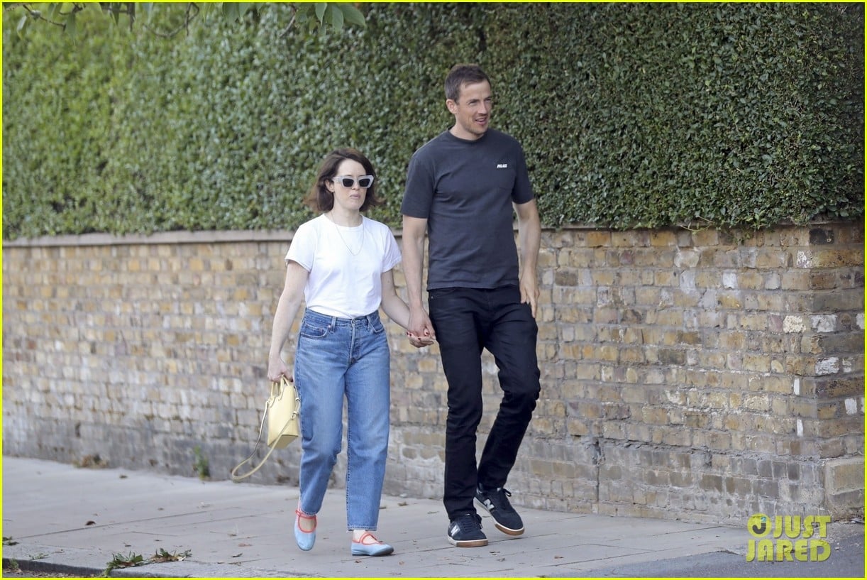 Claire Foy Still Going Strong with Boyfriend Charlie Cunningham, Spotted Looking So Cute ...