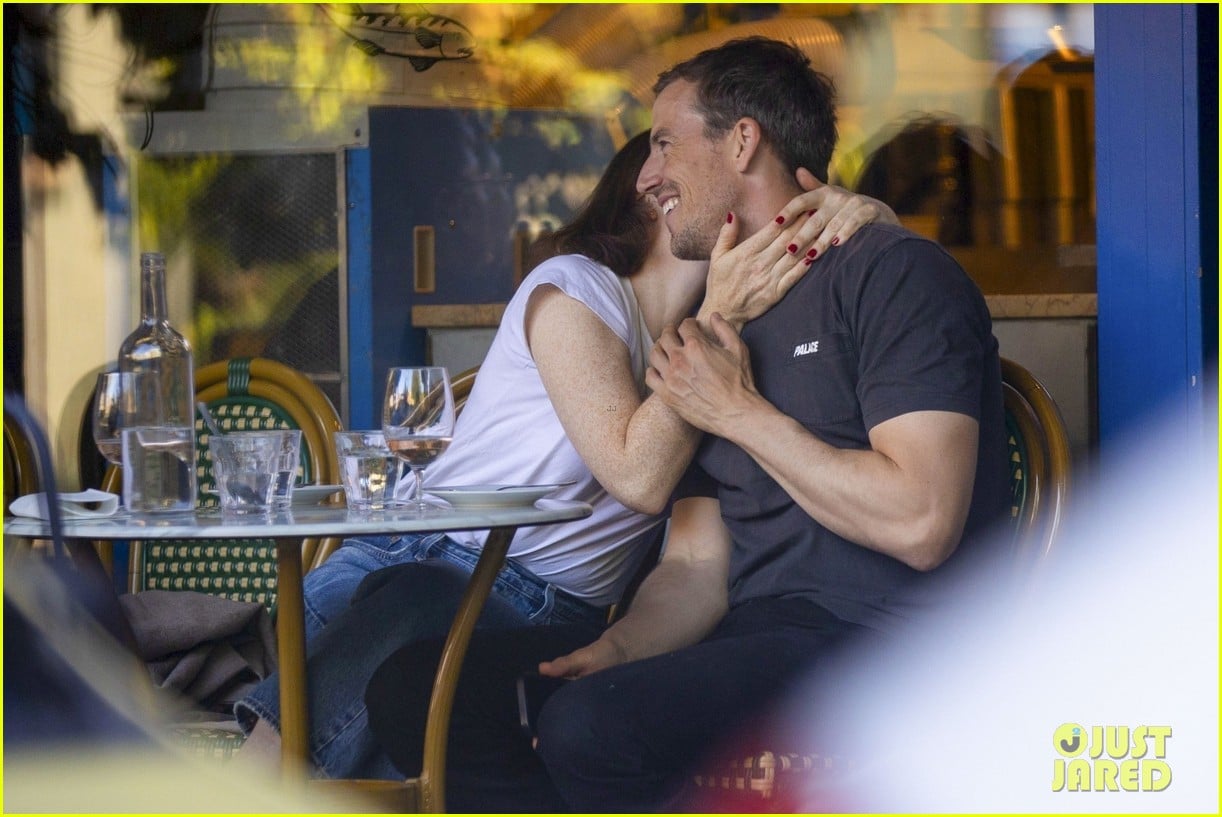 Claire Foy Still Going Strong with Boyfriend Charlie Cunningham, Spotted Looking So Cute ...