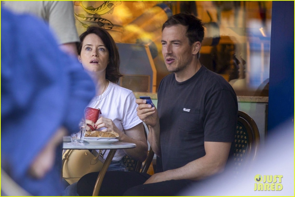 Claire Foy Still Going Strong with Boyfriend Charlie Cunningham, Spotted Looking So Cute ...