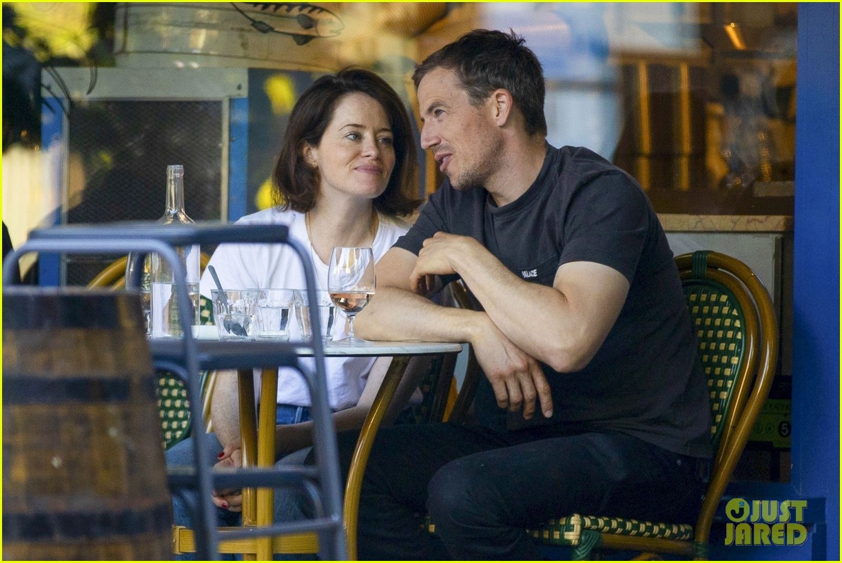 Claire Foy Still Going Strong with Boyfriend Charlie Cunningham, Spotted Looking So Cute ...