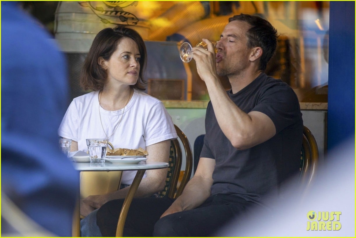 Claire Foy Still Going Strong with Boyfriend Charlie Cunningham, Spotted Looking So Cute ...