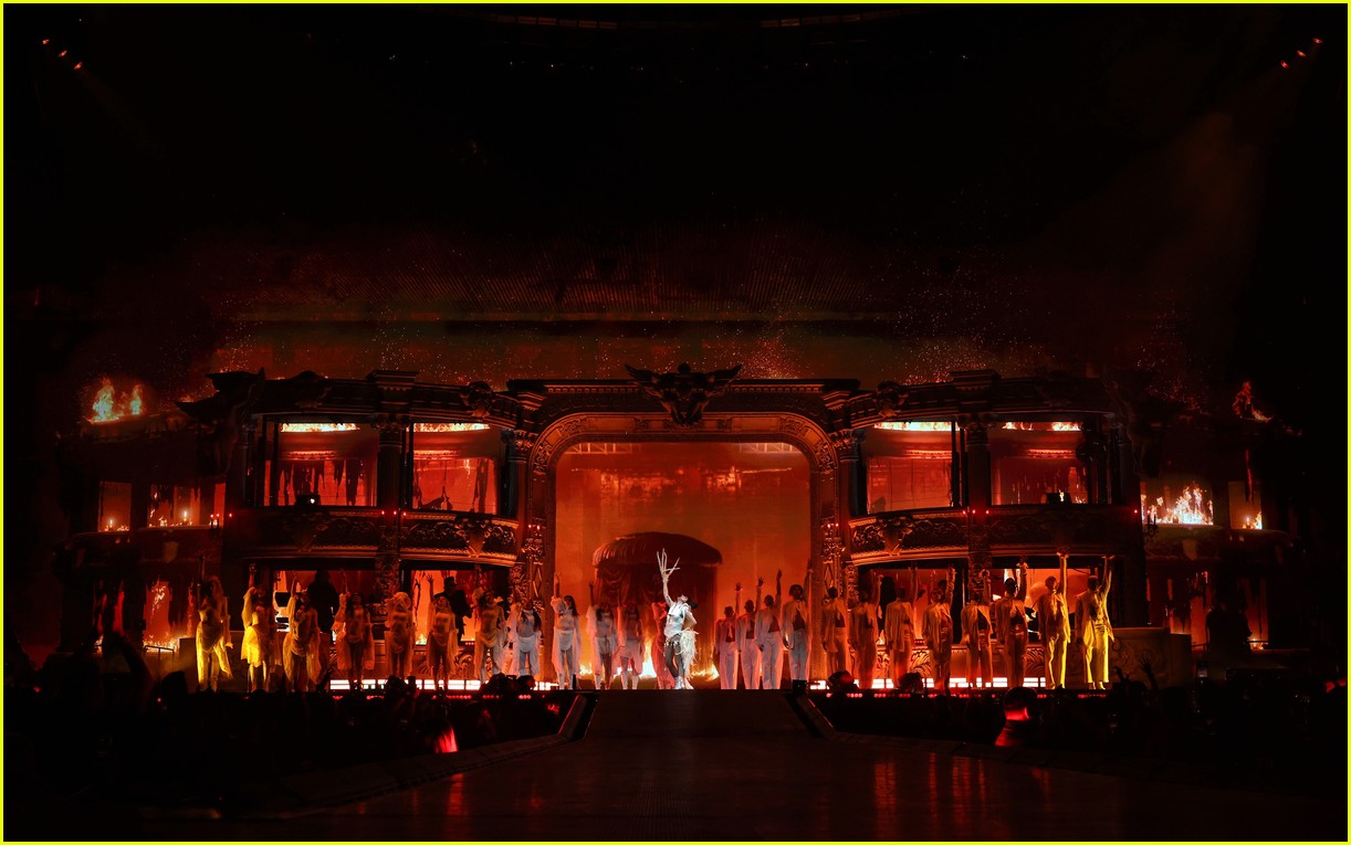 Lady Gaga's 'The Mayhem Ball Tour' Is the Must-See Theatrical Spectacle ...